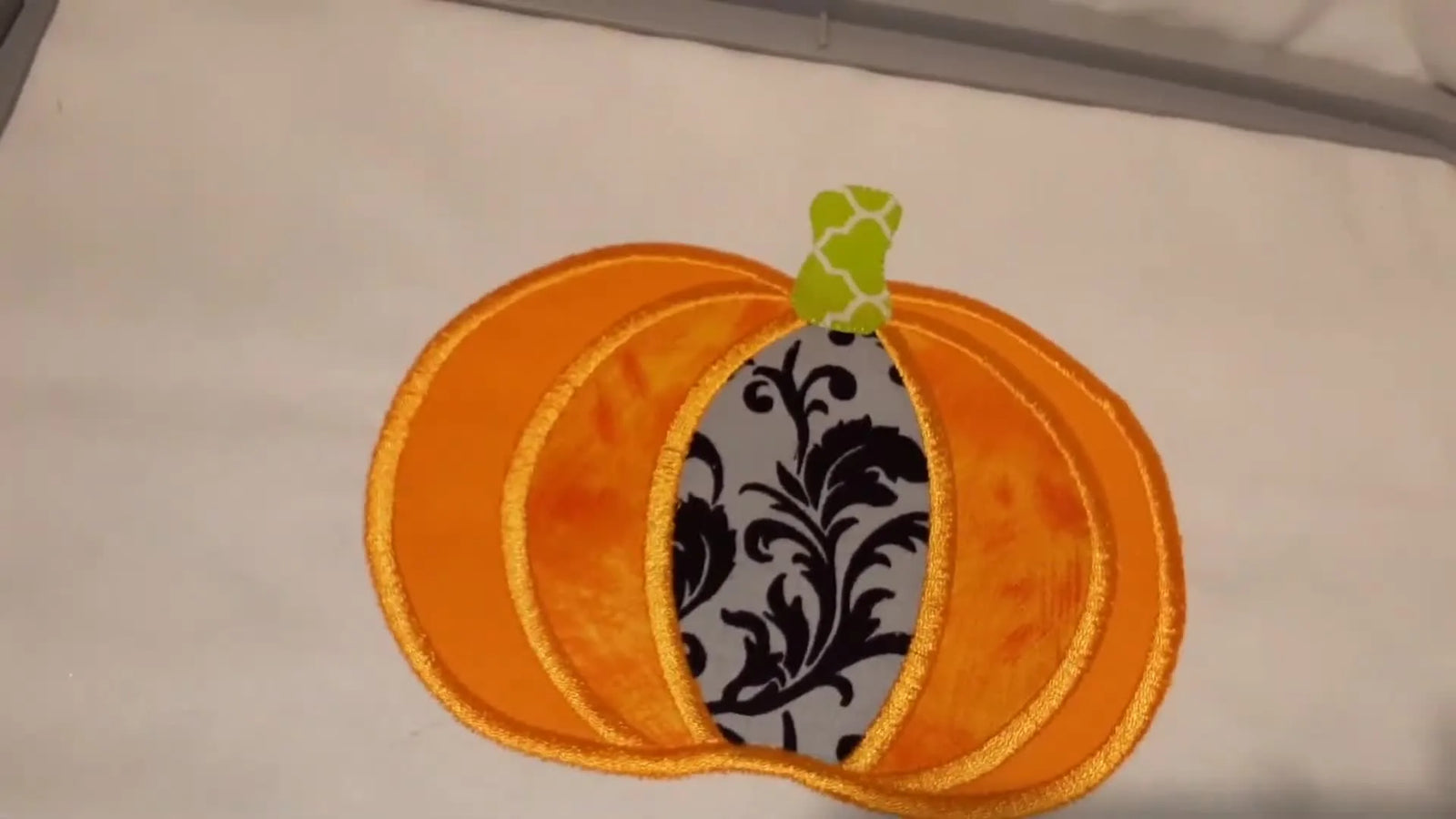 Patchwork Pumpkin Appliqué on the Singer XL-420: Clean Trims, Less Bulk ...